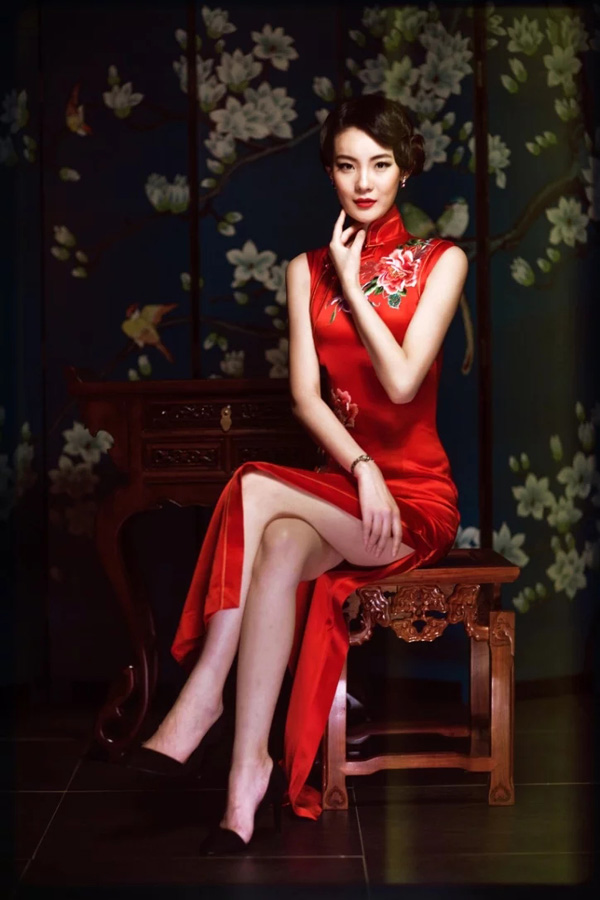 旗袍摄影：红旗袍 倾城网